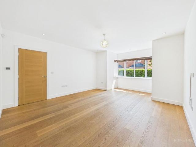 4 bedroom detached house to rent