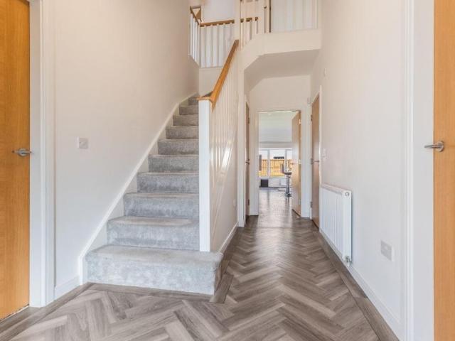 4 bedroom detached house to rent