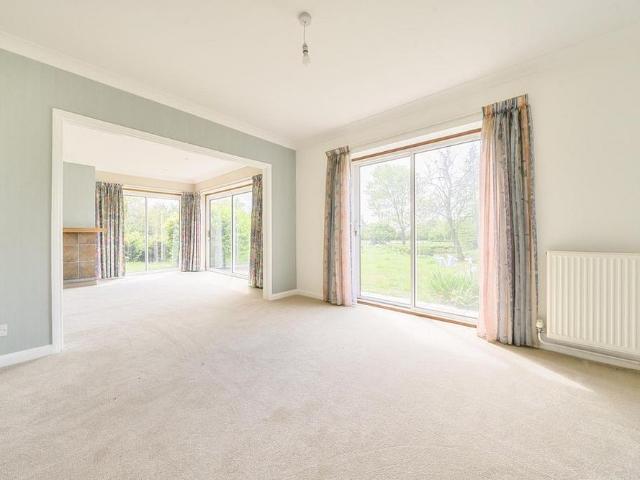 4 bedroom detached house to rent