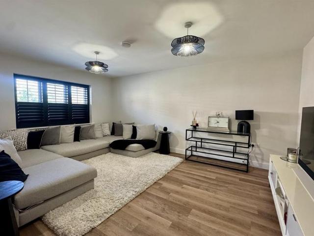 4 bedroom detached house to rent