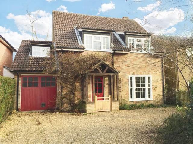 4 bedroom detached house to rent