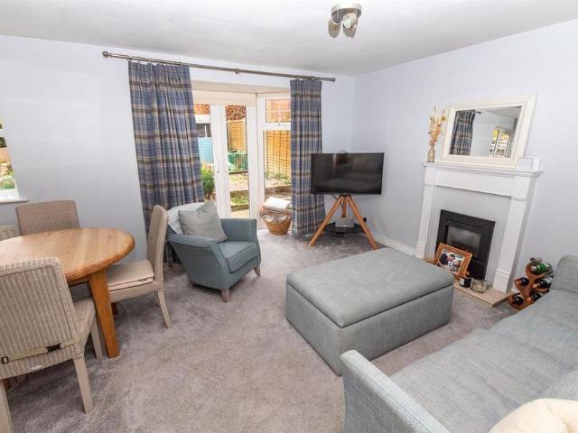 4 bedroom detached house to rent