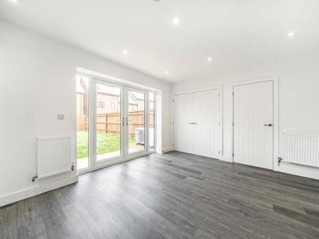 4 bedroom detached house to rent