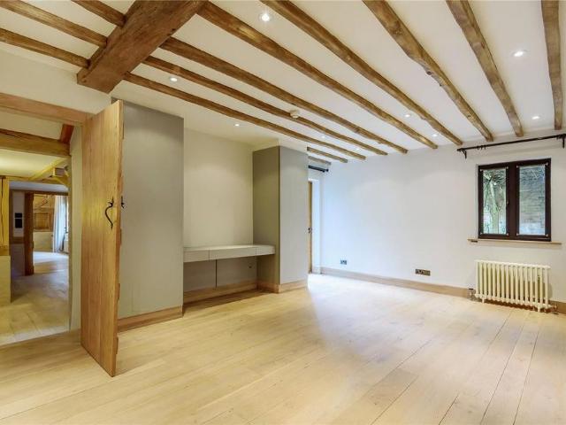 4 bedroom detached house to rent
