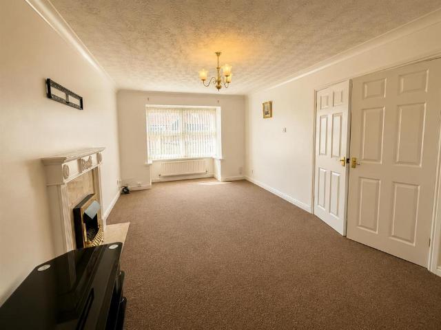 4 bedroom detached house to rent