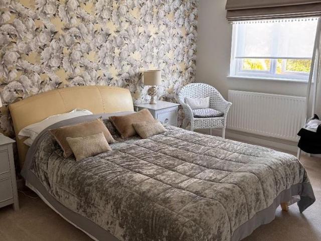 4 bedroom detached house to rent