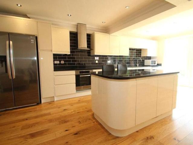 4 bedroom detached house to rent