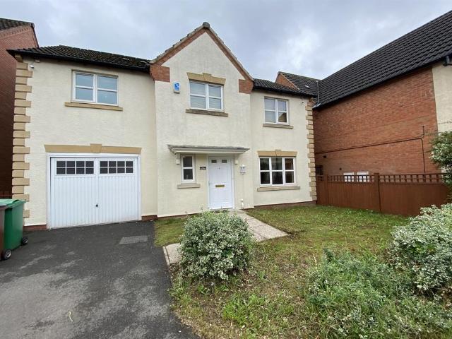 4 bedroom detached house to rent