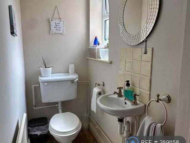 4 bedroom detached house to rent