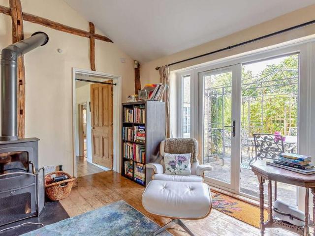 4 bedroom detached house to rent
