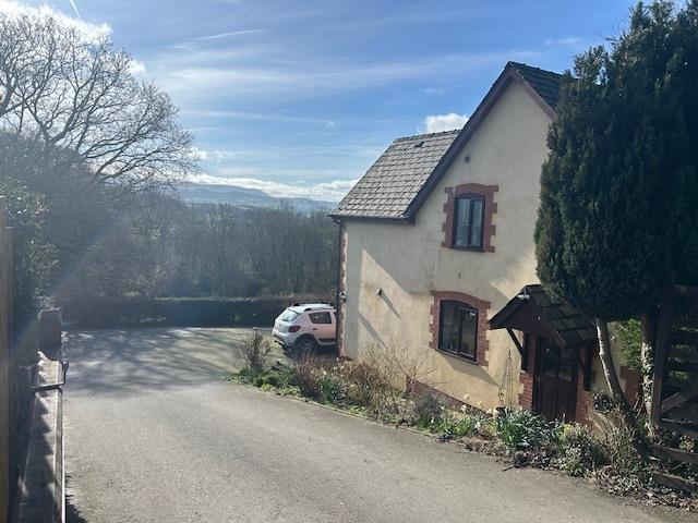 4 bedroom detached house to rent