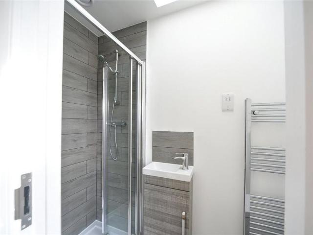 4 bedroom detached house to rent