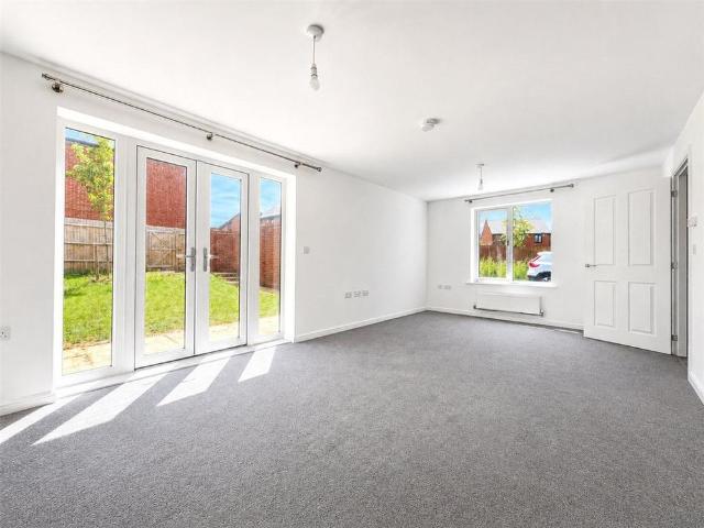 4 bedroom detached house to rent