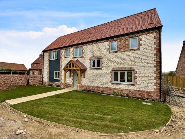 4 bedroom detached house to rent