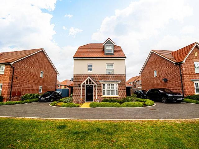 4 bedroom detached house to rent