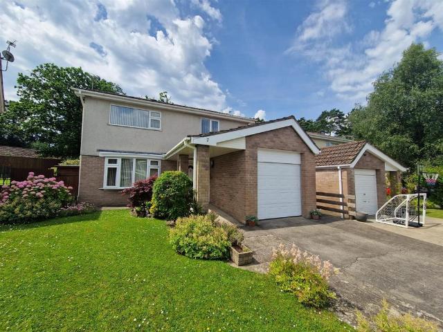 4 bedroom detached house to rent