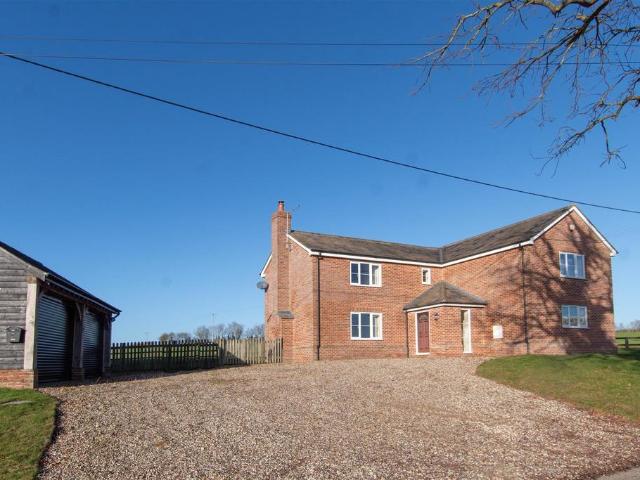 4 bedroom detached house to rent