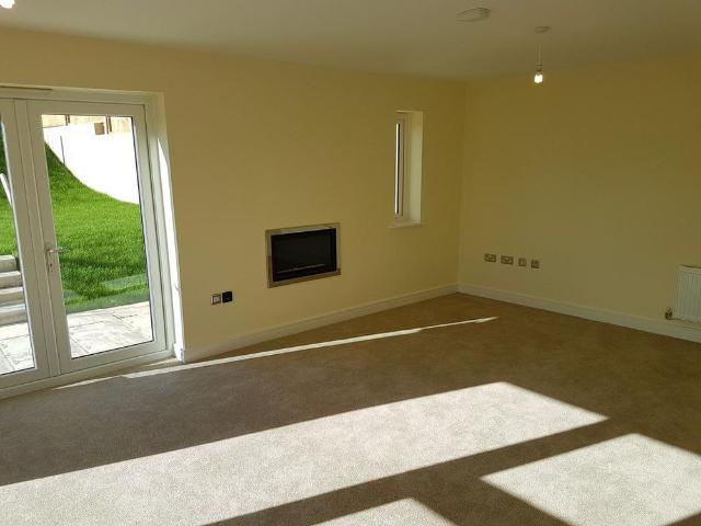4 bedroom detached house to rent