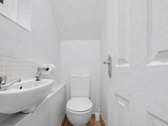 4 bedroom detached house to rent