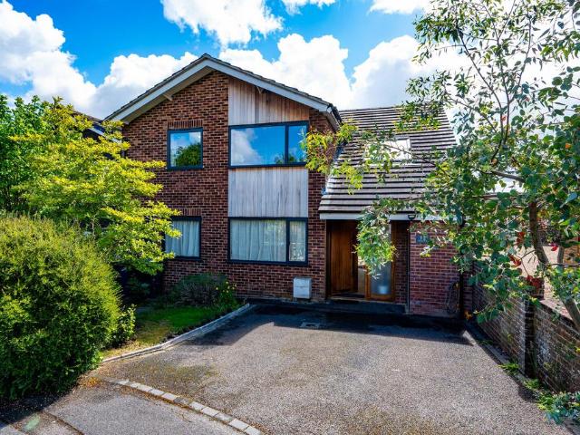 4 bedroom detached house to rent