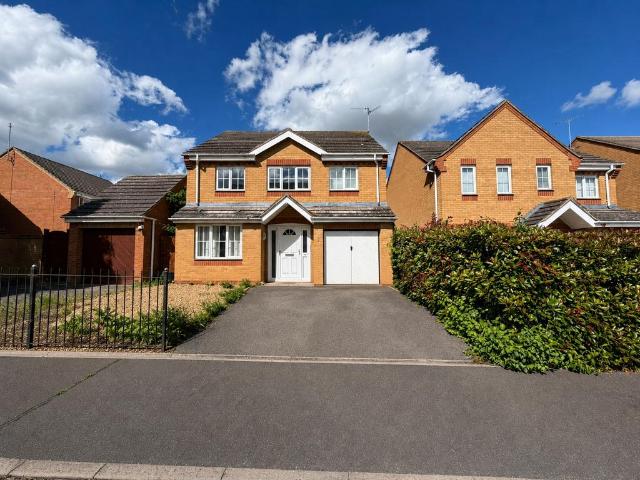 4 bedroom detached house to rent