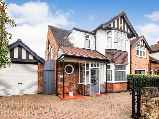 4 bedroom detached house to rent