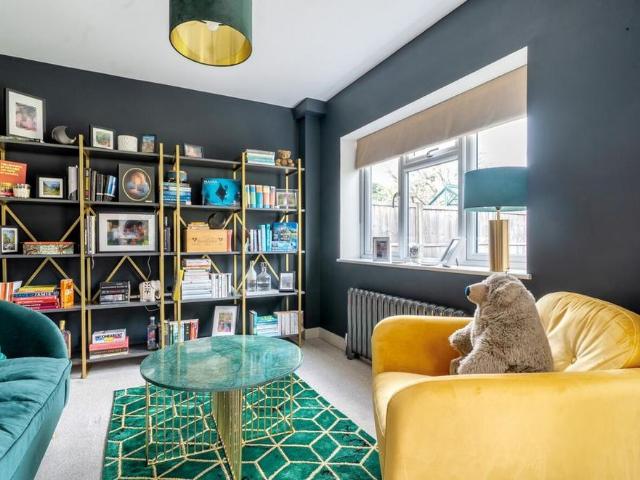 4 bedroom detached house to rent