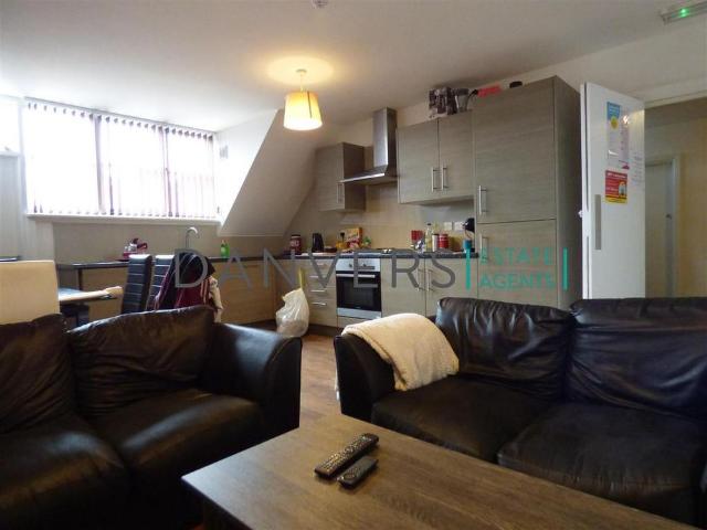 4 bedroom detached house to rent