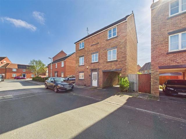 4 bedroom detached house to rent