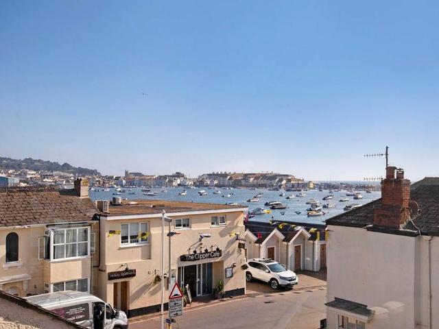 4 bedroom detached house to rent