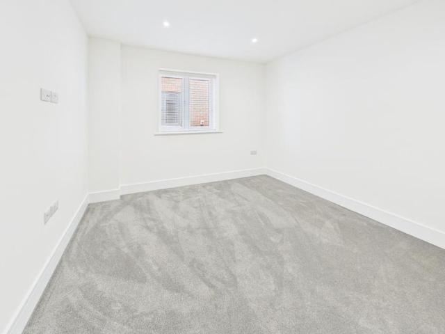 4 bedroom detached house to rent