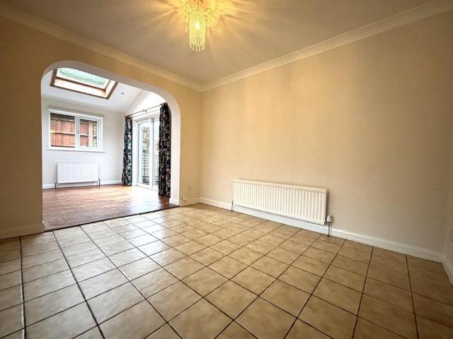 4 bedroom detached house to rent