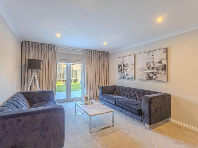 4 bedroom detached house to rent