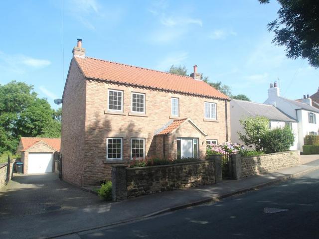 4 bedroom detached house to rent
