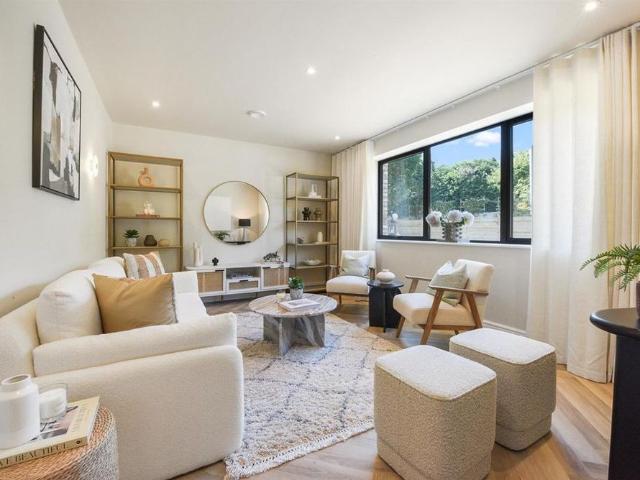 4 bedroom detached house to rent