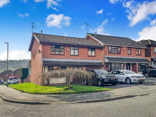 4 bedroom detached house to rent
