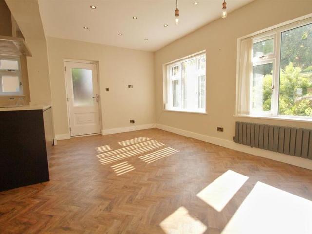 4 bedroom detached house to rent