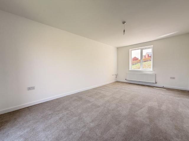 4 bedroom detached house to rent