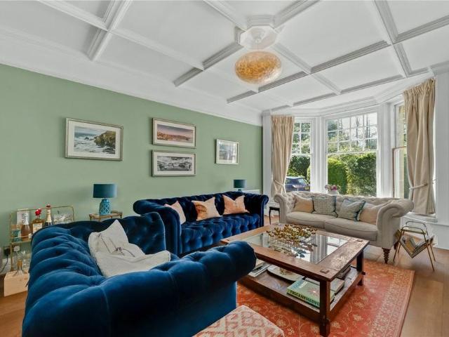 4 bedroom detached house to rent