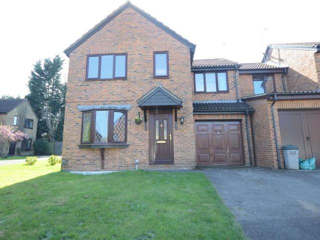 4 bedroom detached house to rent
