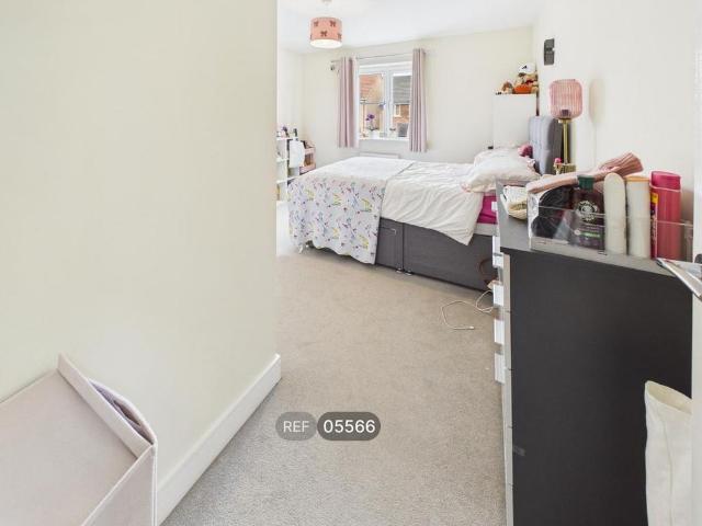 4 bedroom detached house to rent