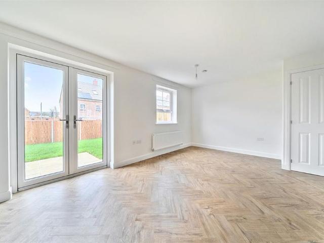 4 bedroom detached house to rent