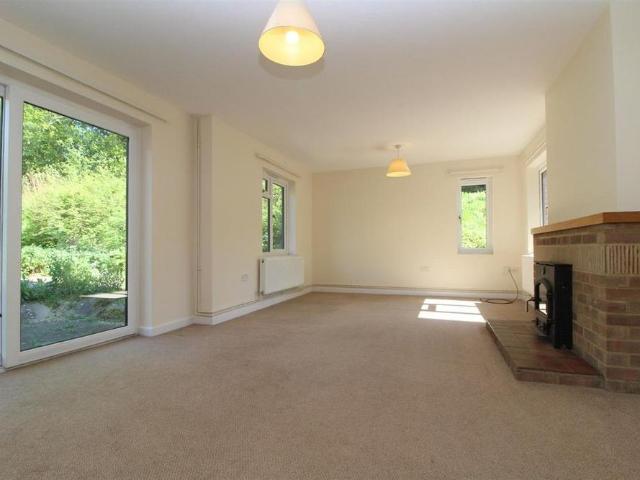 4 bedroom detached house to rent