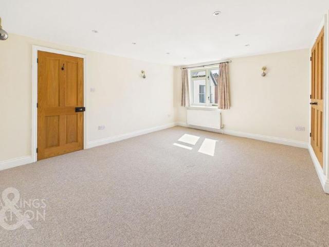 4 bedroom detached house to rent