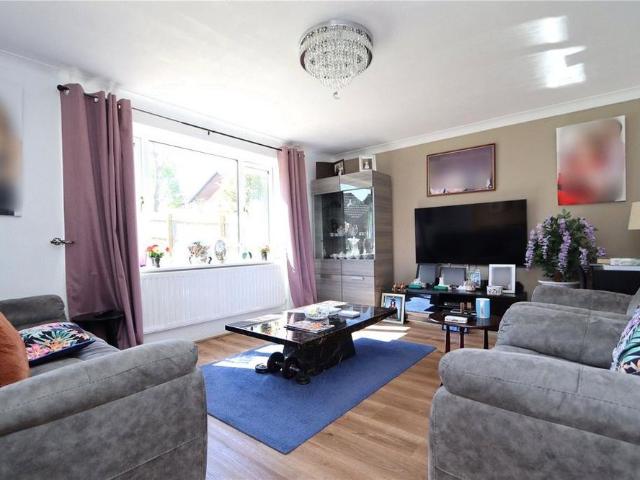 4 bedroom detached house to rent