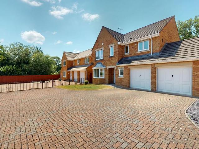 4 bedroom detached house to rent