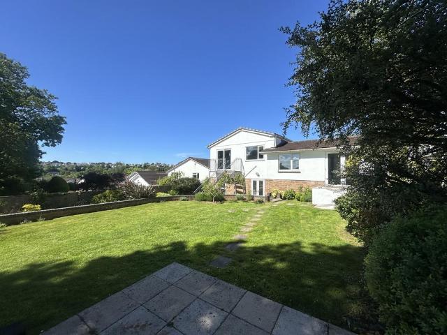 4 bedroom detached house to rent
