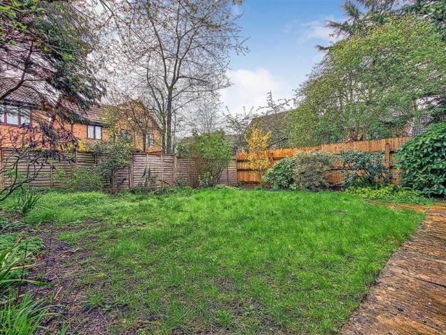 4 bedroom detached house to rent