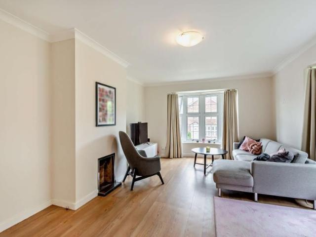 4 bedroom detached house to rent