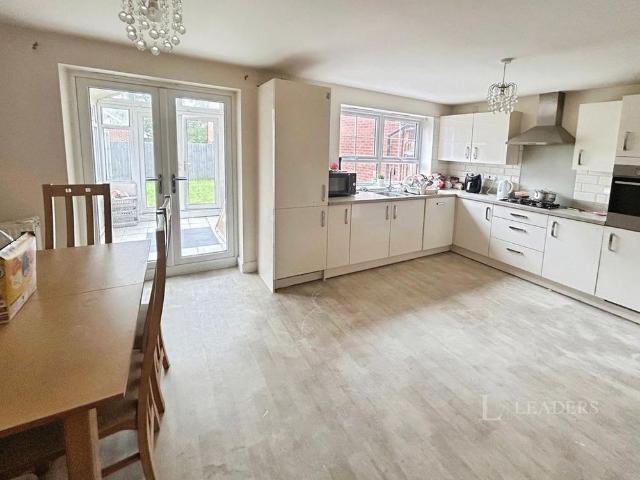 4 bedroom detached house to rent